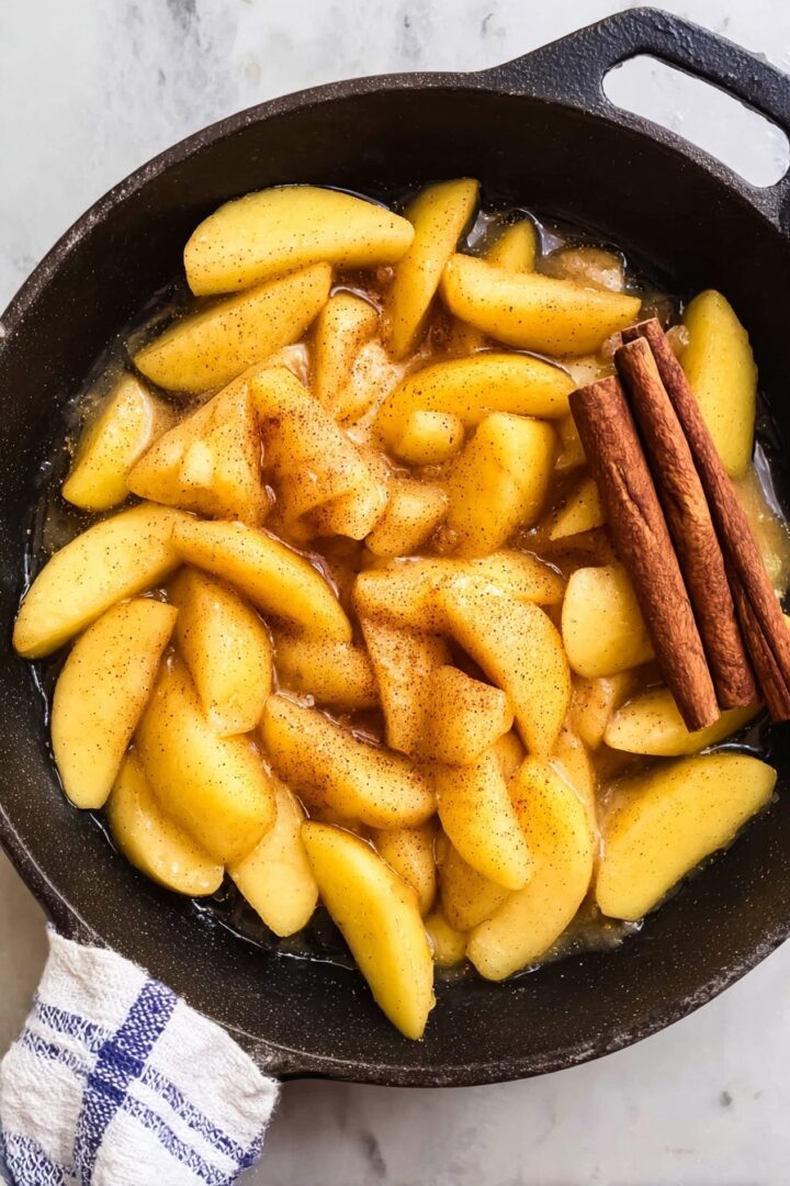 Fried Apples with Cinnamon: Quick and Cozy Delight